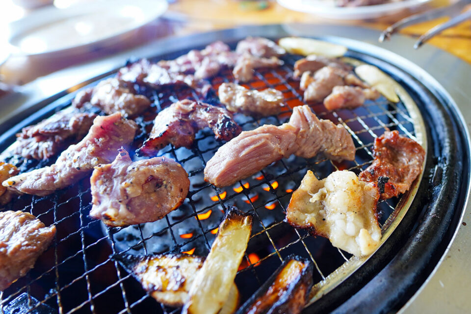 一杯のビールは畑から生まれる。上富良野で『サッポロ クラシック』の故郷を訪ねた【北海道取材#3】 – Syupo [シュポ]