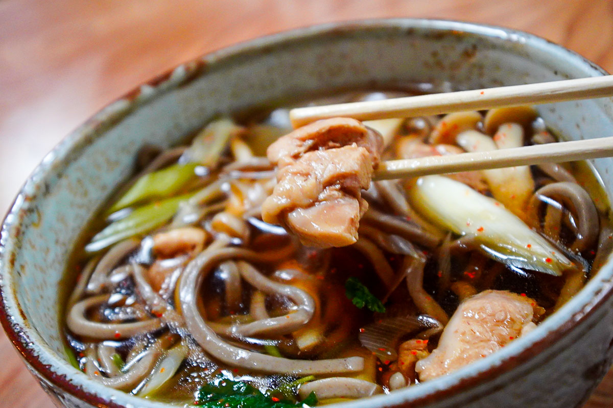 山形『なかの』昭和45年創業 絶品鶏そばと芋煮で地酒が進む！名物女将の蕎麦居酒屋 – Syupo [シュポ]